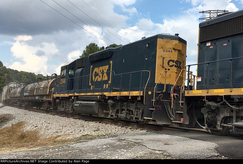 CSX 2344 runs seventh of seven units rolming SB